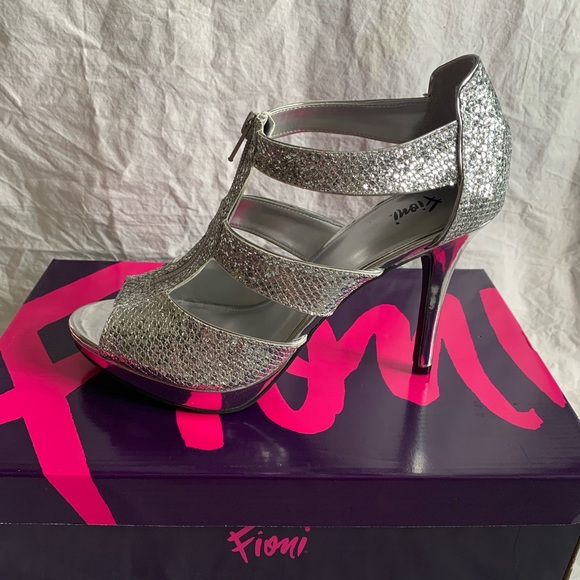 FIONI Clothing | Shoes | Fioni Size 1 Silver High Heel Sandals Heel 475 ...